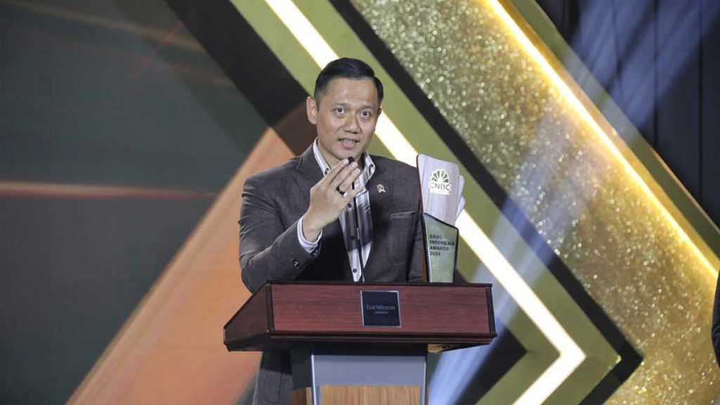 Menko AHY Terima Penghargaan Breakthrough Leader in Transforming Policy ...